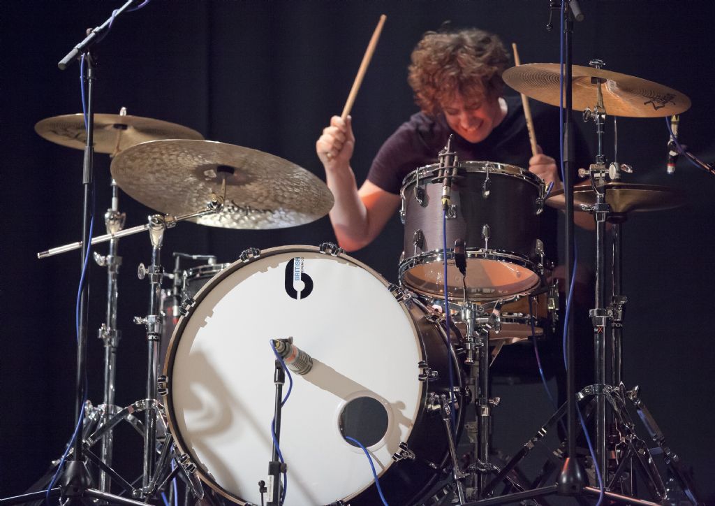 Drumclinic met KASABIAN drummer Ian Matthews ! | Adams Events