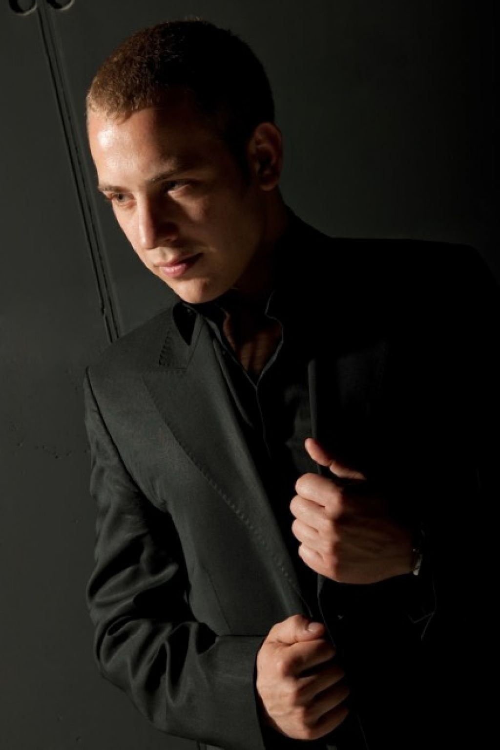 Vladimir Petrov | Adams Artiest